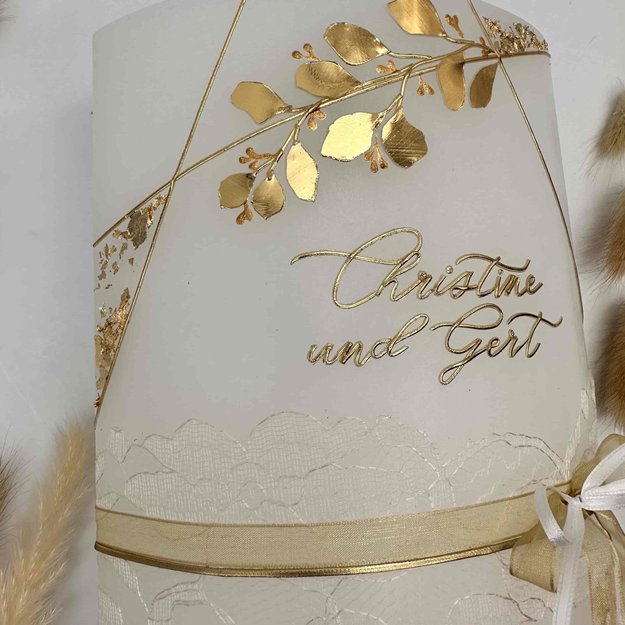 Hochzeitskerze "Glamorous Gold" Symmetry & Leaves - www.fraukerze.com